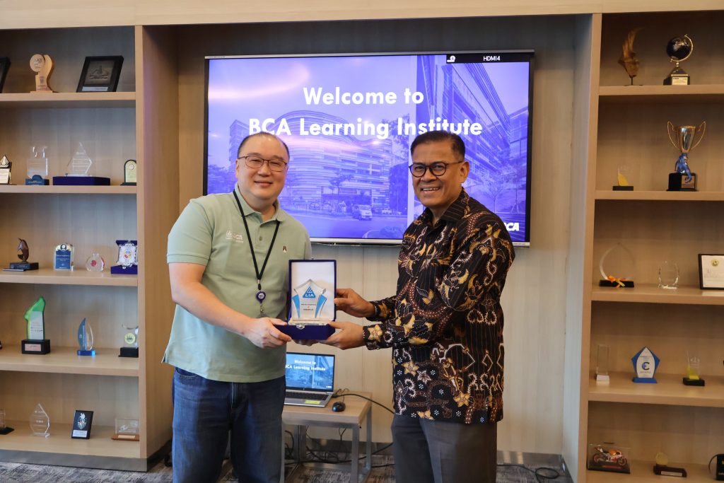 Belajar dari yang Terbaik: Studi Banding Standar Pelayanan ke BCA ...