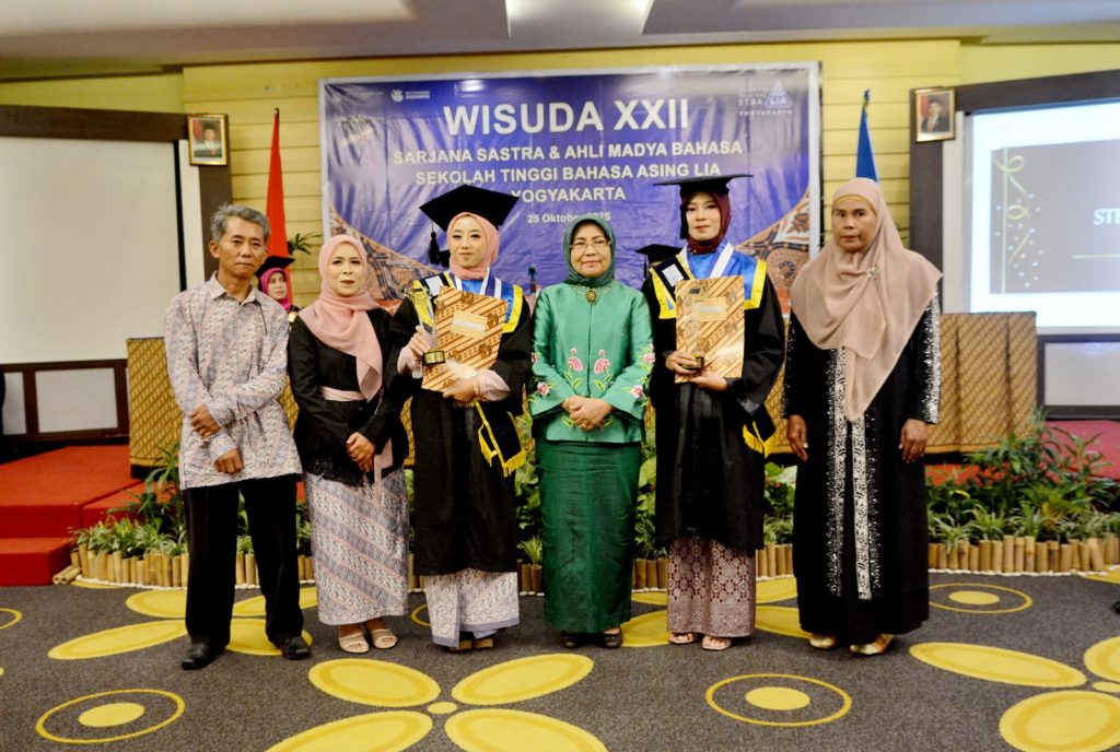 STBA LIA Yogyakarta Gelar Wisuda Ke-XII: 62 Lulusan Resmi Dikukuhkan ...